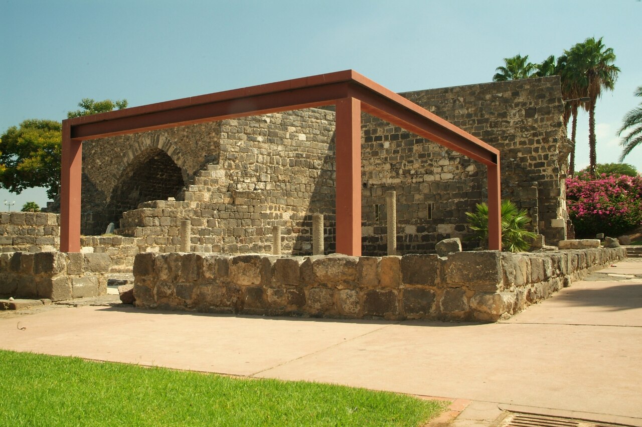 מעיר ראשה למצודה - סיור בטבריה בימי שלטון האסלאם והצלבנים - יד יצחק בן־צבי